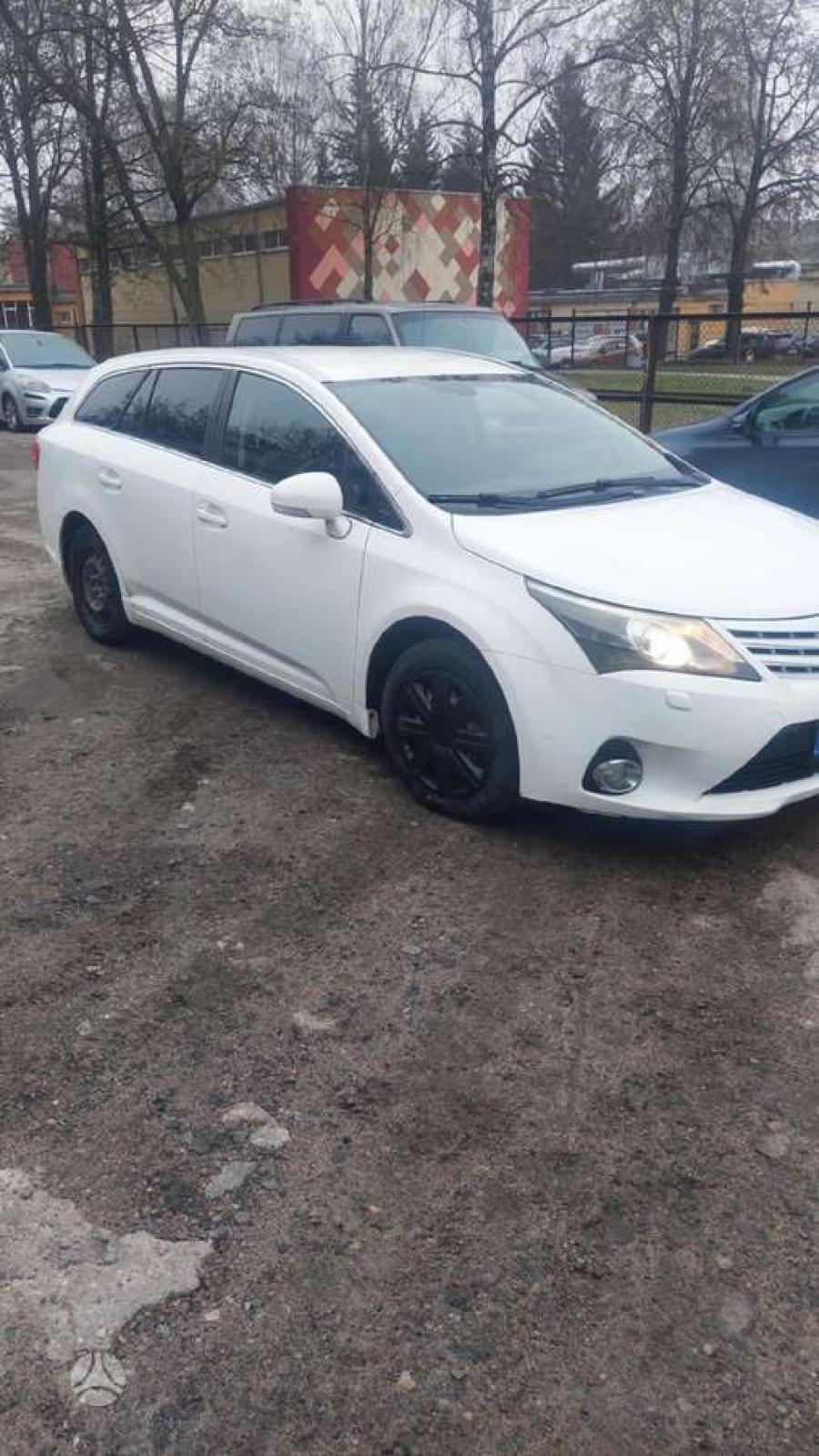 Balts Toyota Avensis 2012 Viļņa, ar dzinēja tilpumu 2.00 L un nobraukumu 417 tūkst. km par 3500 €, foto 2 vietnē AUTOMOTO.COM.LV