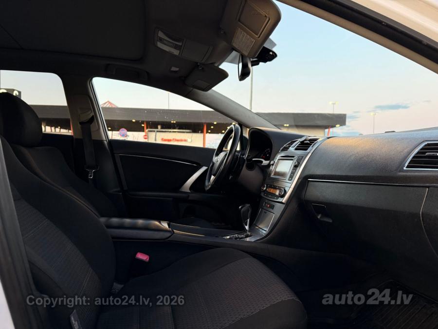Белый Тойота Авенсис 2012 в Таллин, объемом двигателя 2.20 л и пробегом 272 тыс. км за 5400 €, фото 9 на AUTOMOTO.COM.LV