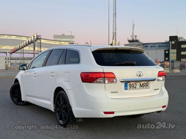 White Toyota Avensis 2012 in Tallinn, with an engine capacity of 2.20 L and mileage of 272 thousand km for 5400 €, photo 5 on AUTOMOTO.COM.LV