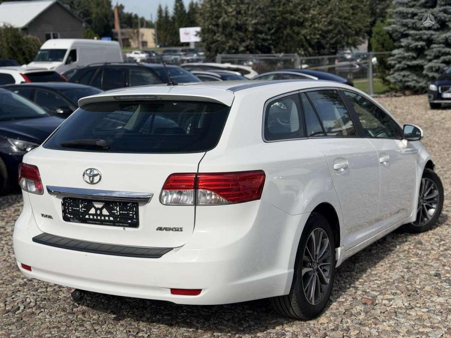 Белый Тойота Авенсис 2012 в Утена, объемом двигателя 2.00 л и пробегом 290 тыс. км за 3990 €, фото 4 на AUTOMOTO.COM.LV
