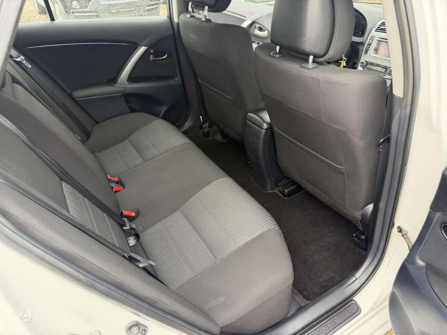 Белый Тойота Авенсис 2012 в Утена, объемом двигателя 2.00 л и пробегом 290 тыс. км за 3990 €, фото 11 на AUTOMOTO.COM.LV