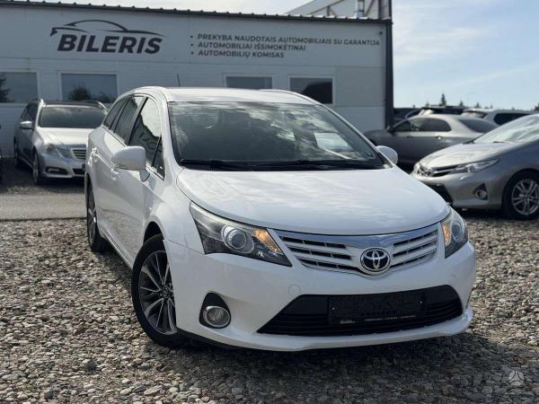 Toyota Avensis 2012 Utena vietnē Balts Toyota Avensis 2012 Utena, ar dzinēja tilpumu 2.00 L un nobraukumu 290 tūkst. km par 3990 €, foto 1 vietnē AUTOMOTO.COM.LV