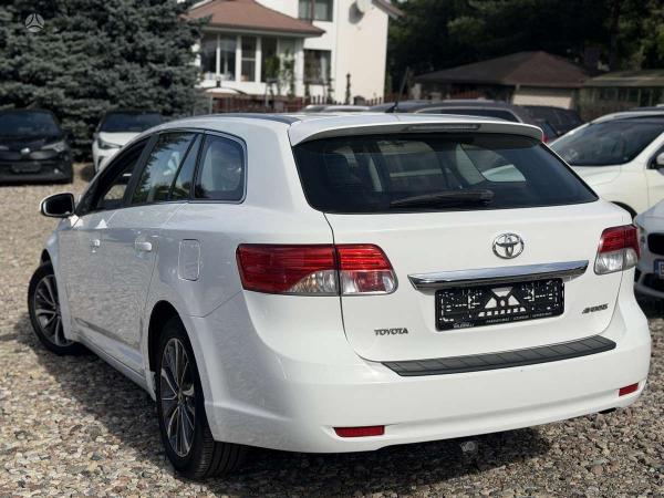 Toyota Avensis 2012 Utena vietnē Balts Toyota Avensis 2012 Utena, ar dzinēja tilpumu 2.00 L un nobraukumu 290 tūkst. km par 3990 €, foto 5 vietnē AUTOMOTO.COM.LV