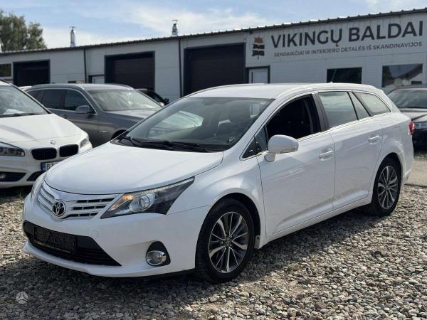 Toyota Avensis 2012 Utena vietnē Balts Toyota Avensis 2012 Utena, ar dzinēja tilpumu 2.00 L un nobraukumu 290 tūkst. km par 3990 €, foto 6 vietnē AUTOMOTO.COM.LV