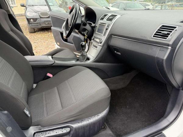 Toyota Avensis 2012 Utena vietnē Balts Toyota Avensis 2012 Utena, ar dzinēja tilpumu 2.00 L un nobraukumu 290 tūkst. km par 3990 €, foto 8 vietnē AUTOMOTO.COM.LV