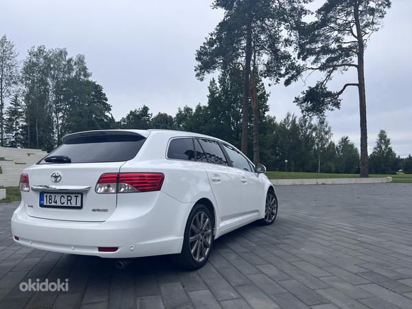White Toyota Avensis 2012 in Tallinn, with an engine capacity of 2.20 L and mileage of 250 thousand km for 2890 €, photo 3 on AUTOMOTO.COM.LV