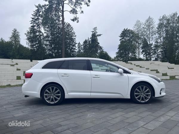 White Toyota Avensis 2012 in Tallinn, with an engine capacity of 2.20 L and mileage of 250 thousand km for 2890 €, photo 4 on AUTOMOTO.COM.LV