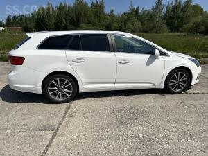 White Toyota Avensis 2013 in Riga, with an engine capacity of 2.00 L and mileage of 180 thousand km for 6360 €, photo 1 on AUTOMOTO.COM.LV