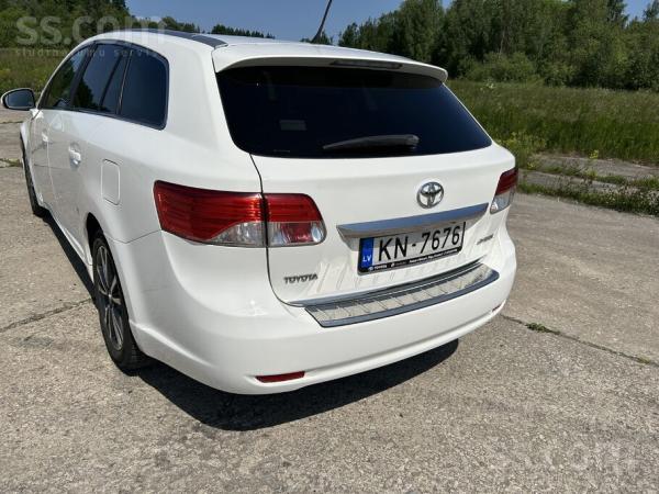 Balts Toyota Avensis 2013 Rīga, ar dzinēja tilpumu 2.00 L un nobraukumu 180 tūkst. km par 6360 €, foto 4 vietnē AUTOMOTO.COM.LV