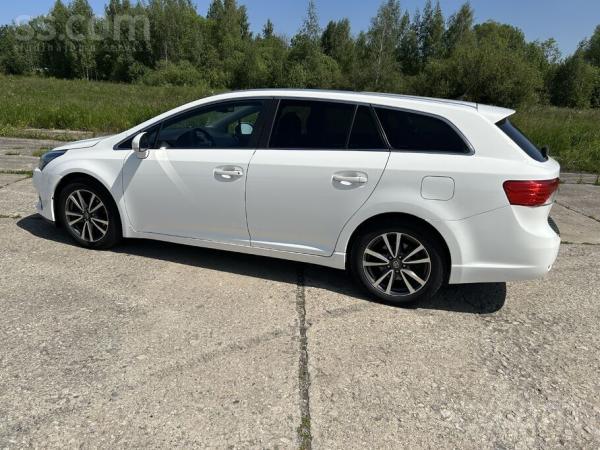 Balts Toyota Avensis 2013 Rīga, ar dzinēja tilpumu 2.00 L un nobraukumu 180 tūkst. km par 6360 €, foto 5 vietnē AUTOMOTO.COM.LV