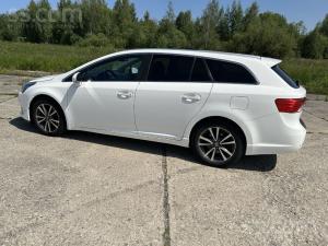 White Toyota Avensis 2013 in Riga, with an engine capacity of 2.00 L and mileage of 180 thousand km for 6360 €, photo 5 on AUTOMOTO.COM.LV