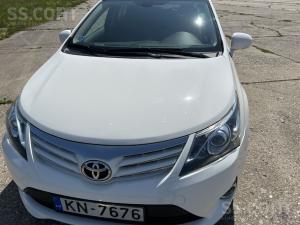 White Toyota Avensis 2013 in Riga, with an engine capacity of 2.00 L and mileage of 180 thousand km for 6360 €, photo 7 on AUTOMOTO.COM.LV