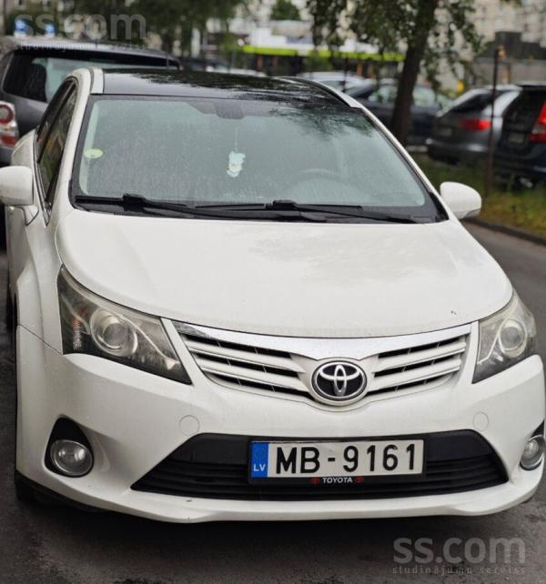 White Toyota Avensis 2013 in Riga, with an engine capacity of 2.00 L and mileage of 250 thousand km for 4700 €, photo 1 on AUTOMOTO.COM.LV