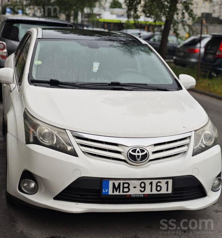 White Toyota Avensis 2013 in Riga, with an engine capacity of 2.00 L and mileage of 250 thousand km for 4700 €, photo 1 on AUTOMOTO.COM.LV