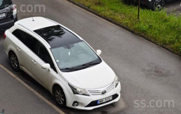 White Toyota Avensis 2013 in Riga, with an engine capacity of 2.00 L and mileage of 250 thousand km for 4700 €, photo 4 on AUTOMOTO.COM.LV