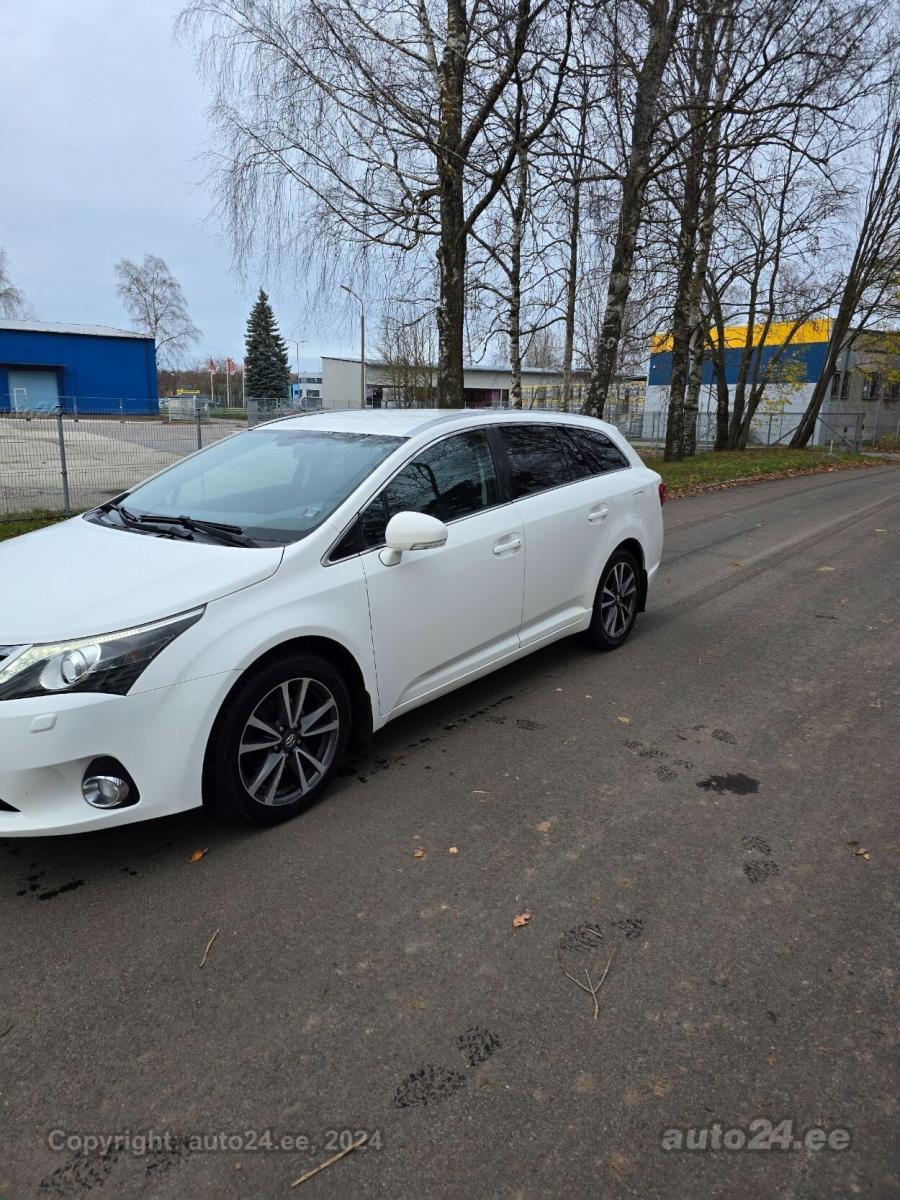 White Toyota Avensis 2013 in Tallinn, with an engine capacity of 1.80 L and mileage of 271 thousand km for 6500 €, photo 2 on AUTOMOTO.COM.LV