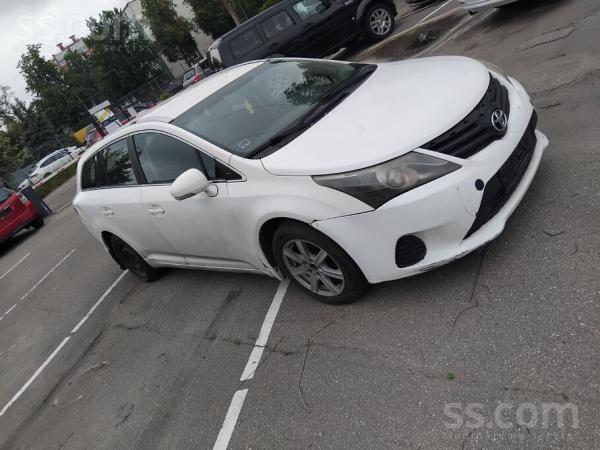 Balts Toyota Avensis 2013 Rīga, ar dzinēja tilpumu 1.60 L un nobraukumu 400 tūkst. km par 1200 €, foto 1 vietnē AUTOMOTO.COM.LV