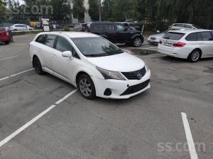 Белый Тойота Авенсис 2013 в Рига, объемом двигателя 1.60 л и пробегом 400 тыс. км за 1200 €, фото 3 на AUTOMOTO.COM.LV