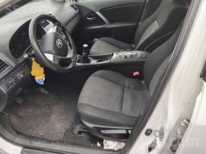 Белый Тойота Авенсис 2013 в Рига, объемом двигателя 1.60 л и пробегом 400 тыс. км за 1200 €, фото 7 на AUTOMOTO.COM.LV