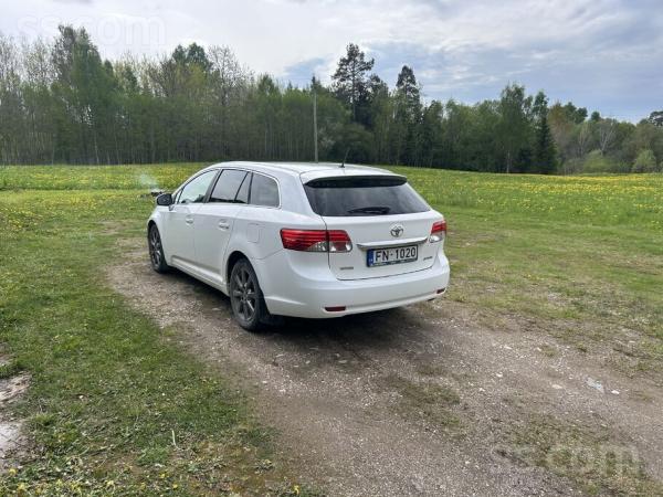 Balts Toyota Avensis 2013 Cēsis, ar dzinēja tilpumu 2.20 L un nobraukumu 310 tūkst. km par 3900 €, foto 1 vietnē AUTOMOTO.COM.LV