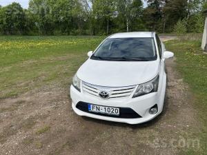Белый Тойота Авенсис 2013 в Цесис, объемом двигателя 2.20 л и пробегом 310 тыс. км за 3900 €, фото 3 на AUTOMOTO.COM.LV
