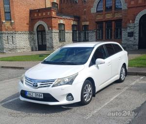 Белый Тойота Авенсис 2013 в Таллин, объемом двигателя 1.80 л и пробегом 285 тыс. км за 7300 €, фото 3 на AUTOMOTO.COM.LV
