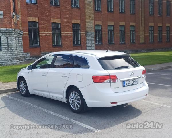 White Toyota Avensis 2013 in Tallinn, with an engine capacity of 1.80 L and mileage of 285 thousand km for 7300 €, photo 3 on AUTOMOTO.COM.LV