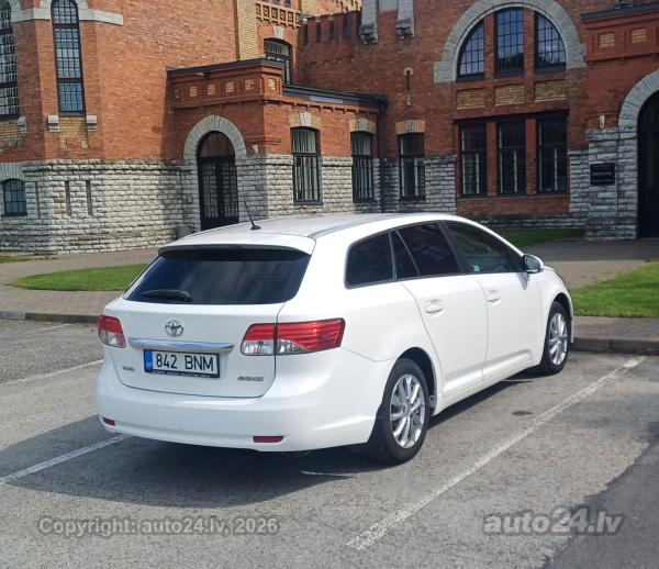 White Toyota Avensis 2013 in Tallinn, with an engine capacity of 1.80 L and mileage of 285 thousand km for 7300 €, photo 4 on AUTOMOTO.COM.LV