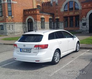 Белый Тойота Авенсис 2013 в Таллин, объемом двигателя 1.80 л и пробегом 285 тыс. км за 7300 €, фото 5 на AUTOMOTO.COM.LV