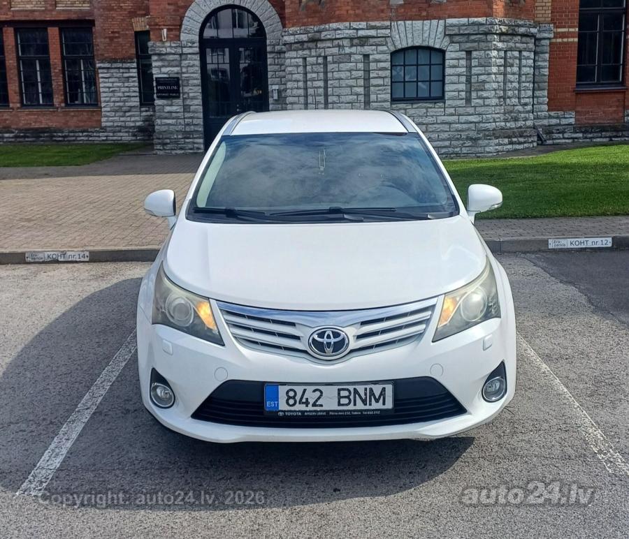 Белый Тойота Авенсис 2013 в Таллин, объемом двигателя 1.80 л и пробегом 285 тыс. км за 7300 €, фото 6 на AUTOMOTO.COM.LV