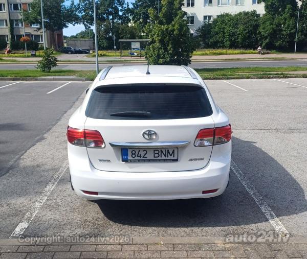 White Toyota Avensis 2013 in Tallinn, with an engine capacity of 1.80 L and mileage of 285 thousand km for 7300 €, photo 6 on AUTOMOTO.COM.LV