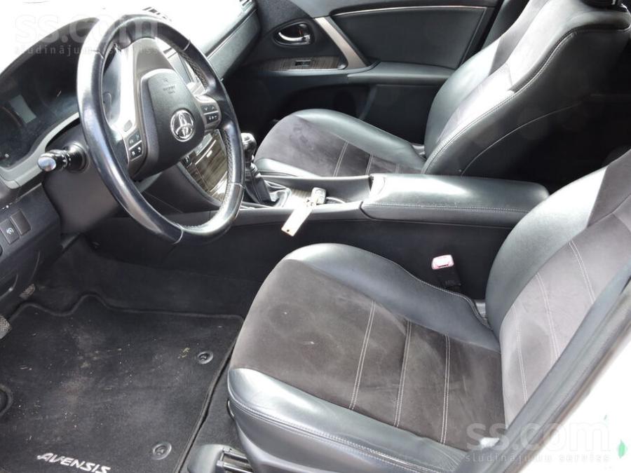 White Toyota Avensis 2013 in Cesis, with an engine capacity of 2.20 L and mileage of 310 thousand km for 3750 €, photo 6 on AUTOMOTO.COM.LV