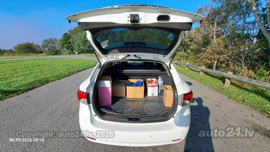 Balts Toyota Avensis 2013 Kohtla-Jerve, ar dzinēja tilpumu 2.00 L un nobraukumu 320 tūkst. km par 3170 €, foto 13 vietnē AUTOMOTO.COM.LV