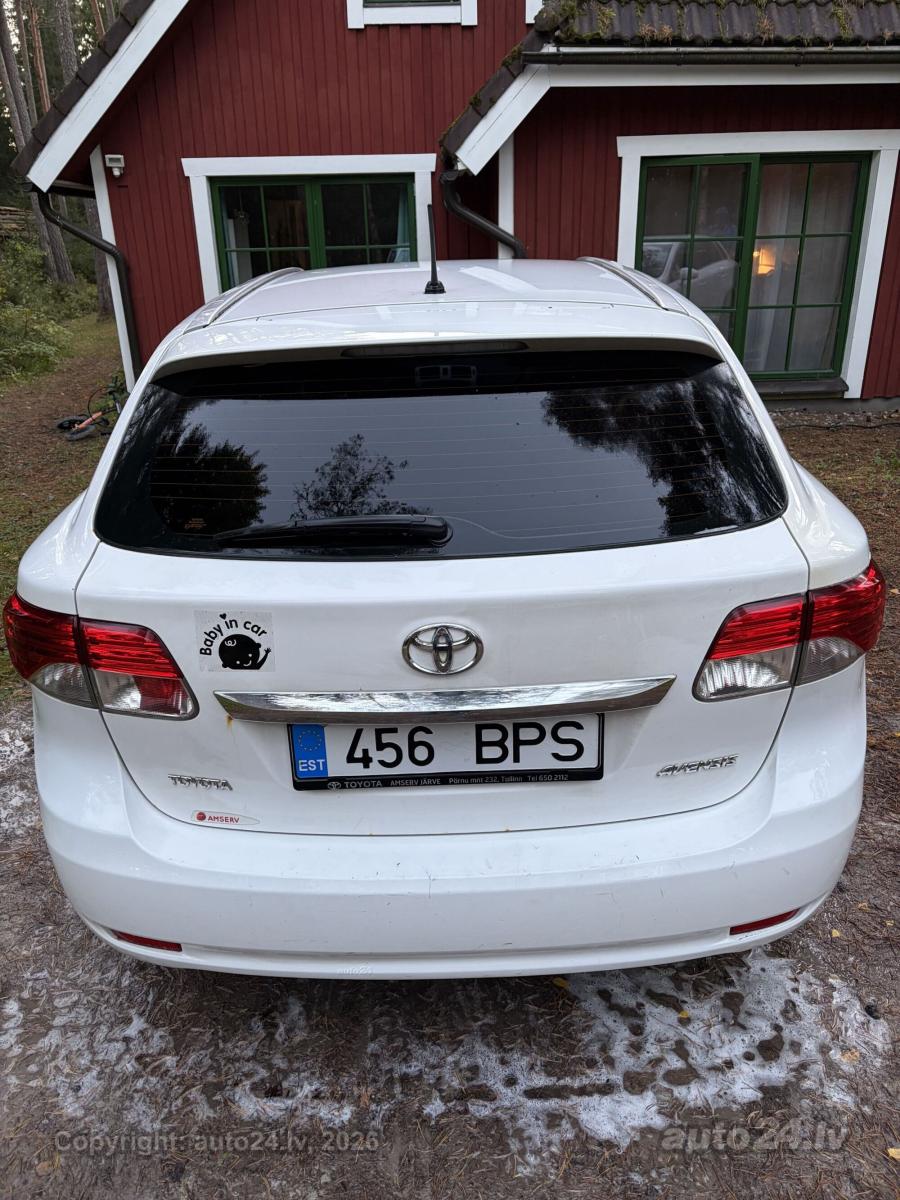 White Toyota Avensis 2013 in Tallinn, with an engine capacity of 1.80 L and mileage of 316 thousand km for 5500 €, photo 5 on AUTOMOTO.COM.LV