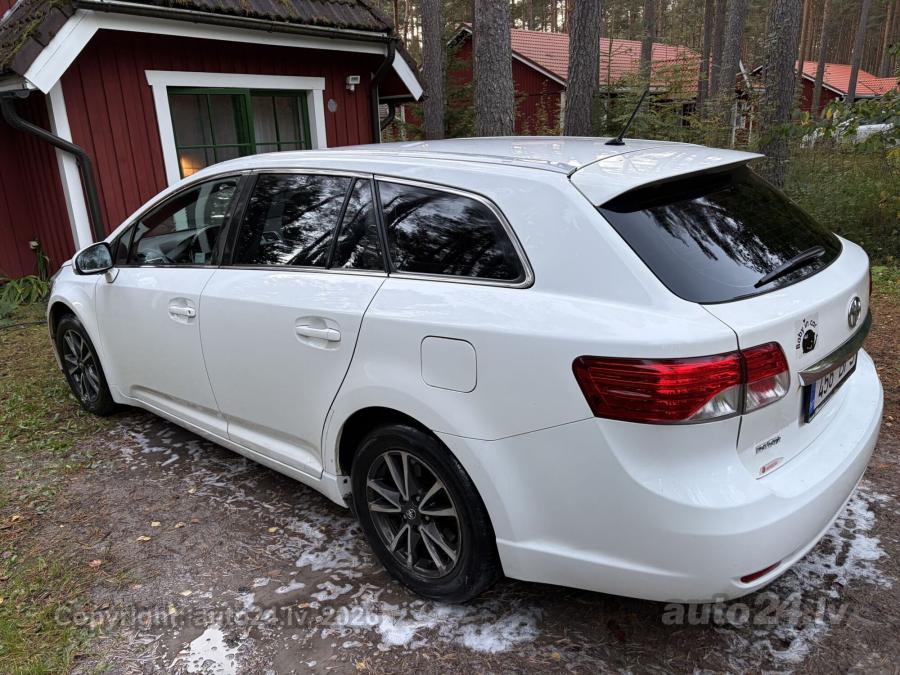 White Toyota Avensis 2013 in Tallinn, with an engine capacity of 1.80 L and mileage of 316 thousand km for 5500 €, photo 7 on AUTOMOTO.COM.LV