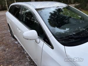 White Toyota Avensis 2013 in Tallinn, with an engine capacity of 1.80 L and mileage of 316 thousand km for 5500 €, photo 9 on AUTOMOTO.COM.LV