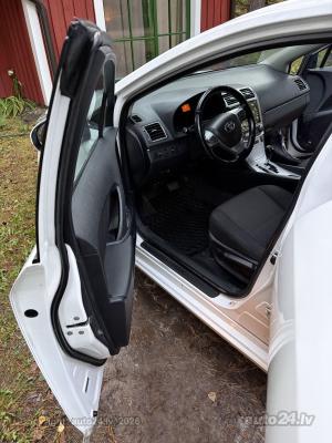 White Toyota Avensis 2013 in Tallinn, with an engine capacity of 1.80 L and mileage of 316 thousand km for 5500 €, photo 11 on AUTOMOTO.COM.LV