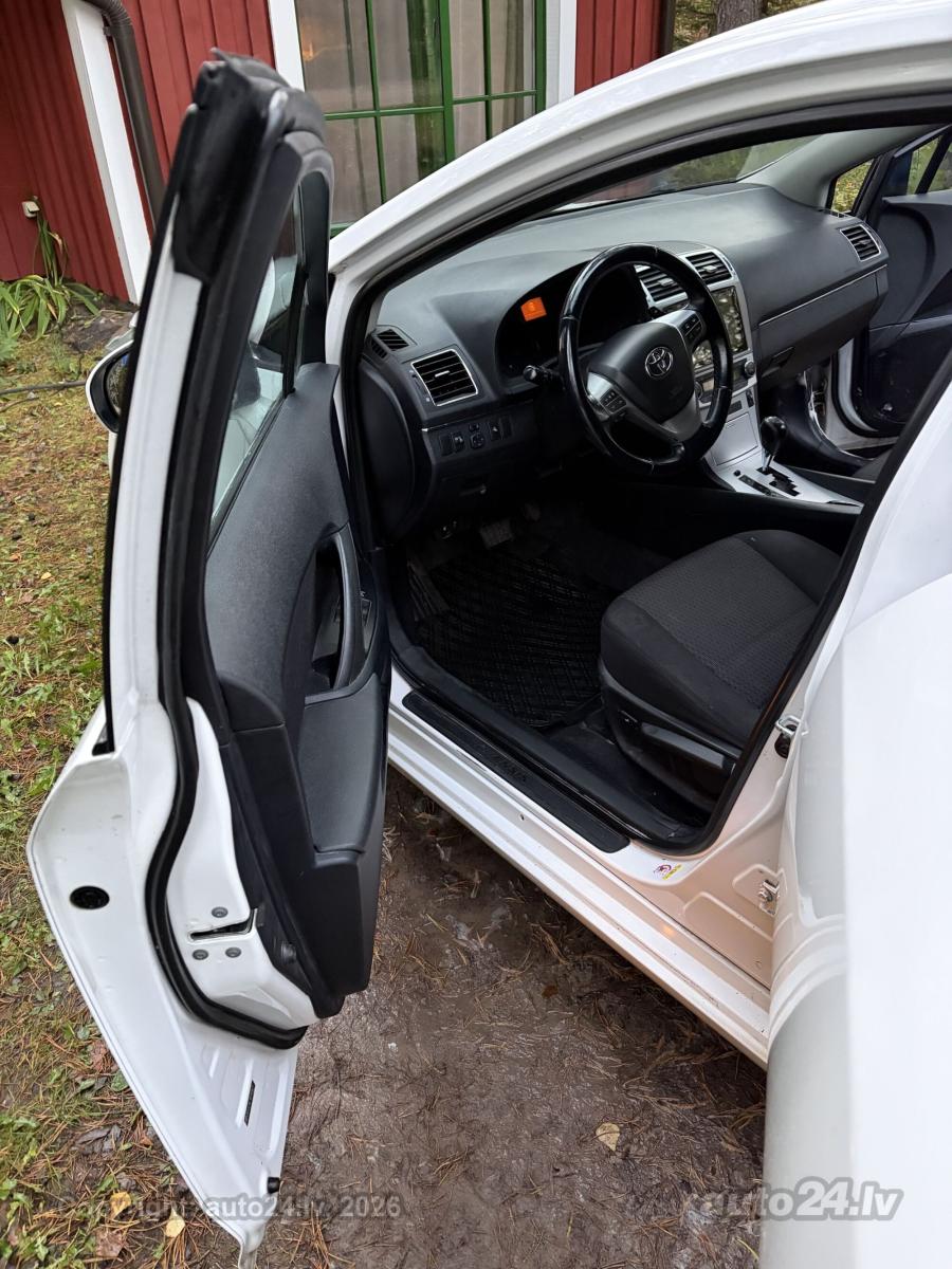 White Toyota Avensis 2013 in Tallinn, with an engine capacity of 1.80 L and mileage of 316 thousand km for 5500 €, photo 11 on AUTOMOTO.COM.LV