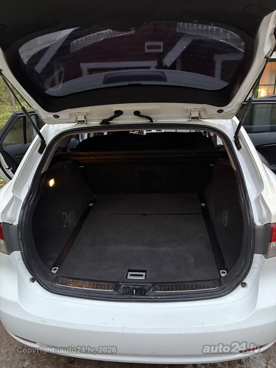 White Toyota Avensis 2013 in Tallinn, with an engine capacity of 1.80 L and mileage of 316 thousand km for 5500 €, photo 12 on AUTOMOTO.COM.LV