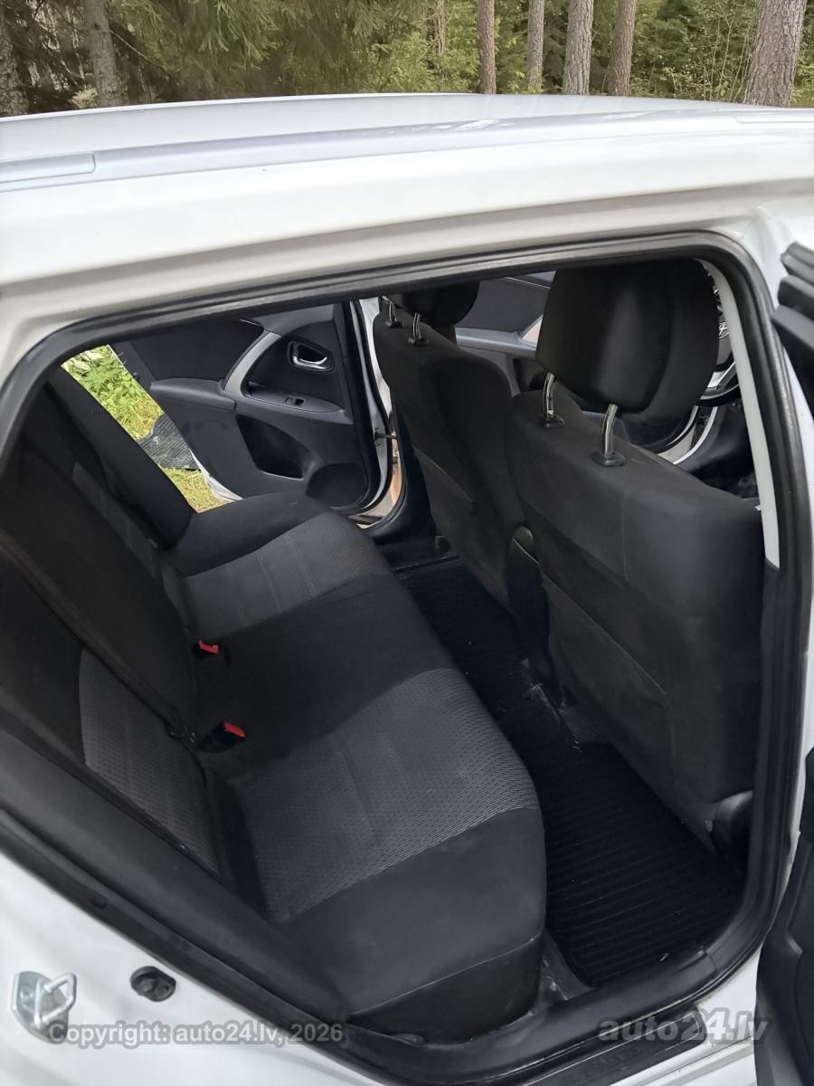 White Toyota Avensis 2013 in Tallinn, with an engine capacity of 1.80 L and mileage of 316 thousand km for 5500 €, photo 13 on AUTOMOTO.COM.LV