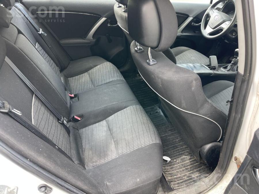 Balts Toyota Avensis 2013 Rīga, ar dzinēja tilpumu 1.60 L un nobraukumu 0 tūkst. km par 990 €, foto 9 vietnē AUTOMOTO.COM.LV