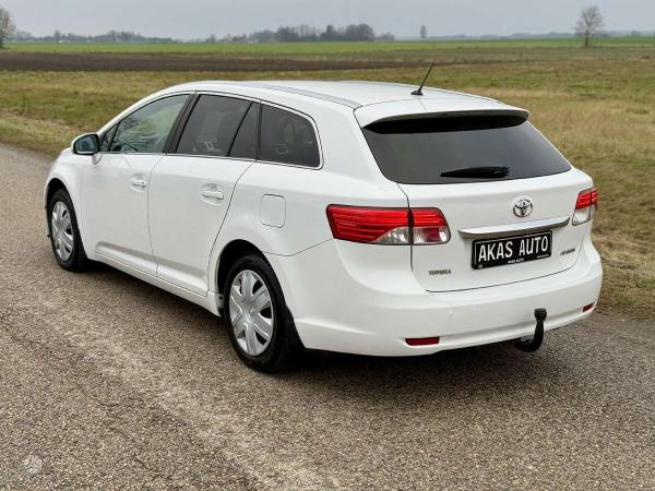 White Toyota Avensis 2014 in Vilkaviskis, with an engine capacity of 2.00 L and mileage of 292 thousand km for 5600 €, photo 4 on AUTOMOTO.COM.LV