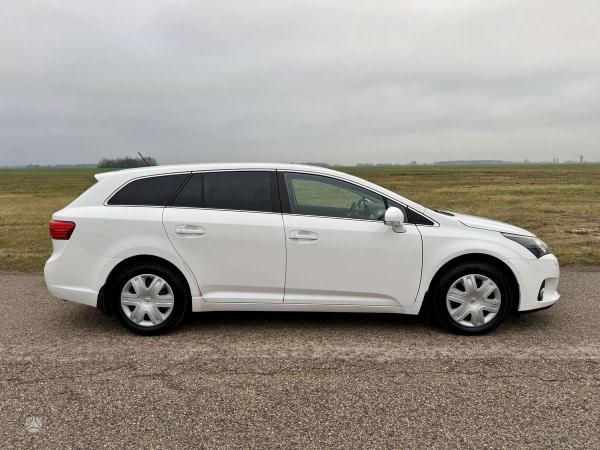 White Toyota Avensis 2014 in Vilkaviskis, with an engine capacity of 2.00 L and mileage of 292 thousand km for 5600 €, photo 6 on AUTOMOTO.COM.LV