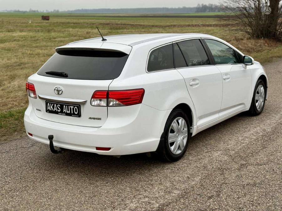 Balts Toyota Avensis 2014 Vilkaviškis, ar dzinēja tilpumu 2.00 L un nobraukumu 292 tūkst. km par 5600 €, foto 3 vietnē AUTOMOTO.COM.LV