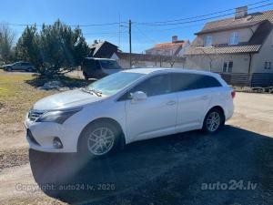 White Toyota Avensis 2014 in Tallinn, with an engine capacity of 1.80 L and mileage of 359 thousand km for 5300 €, photo 4 on AUTOMOTO.COM.LV