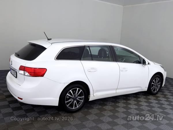White Toyota Avensis 2014 in Tallinn, with an engine capacity of 1.80 L and mileage of 342 thousand km for 3499 €, photo 3 on AUTOMOTO.COM.LV