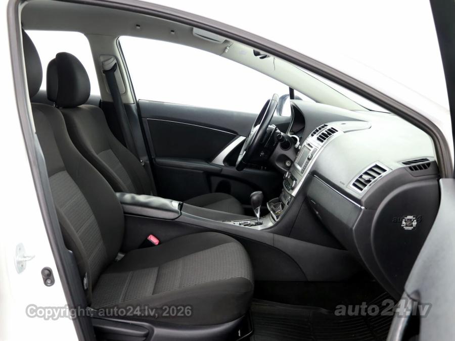 Balts Toyota Avensis 2014 Tallina, ar dzinēja tilpumu 1.80 L un nobraukumu 342 tūkst. km par 3499 €, foto 7 vietnē AUTOMOTO.COM.LV