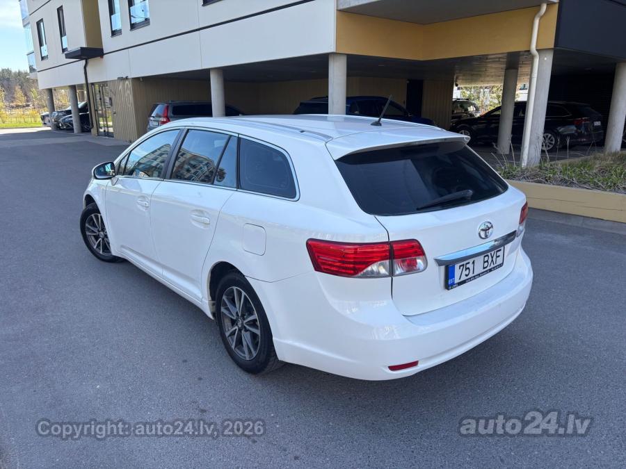 Balts Toyota Avensis 2014 Tallina, ar dzinēja tilpumu 1.80 L un nobraukumu 350 tūkst. km par 4490 €, foto 3 vietnē AUTOMOTO.COM.LV