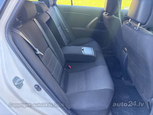 Белый Тойота Авенсис 2014 в Таллин, объемом двигателя 1.80 л и пробегом 350 тыс. км за 4490 €, фото 5 на AUTOMOTO.COM.LV