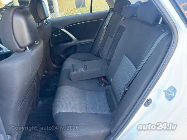 Белый Тойота Авенсис 2014 в Таллин, объемом двигателя 1.80 л и пробегом 350 тыс. км за 4490 €, фото 6 на AUTOMOTO.COM.LV